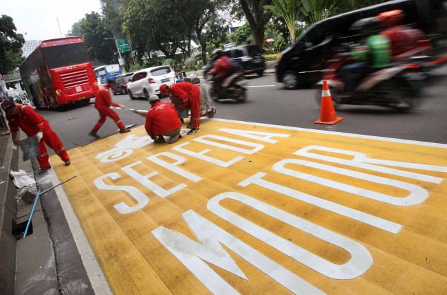 Pengendara Roda Dua Wajib Berada di Jalur Khusus - Harian Inhua Online Pengendara Roda Dua Wajib Berada di Jalur Khusus - Harian Inhua Online