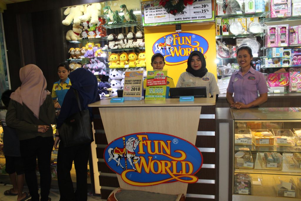 Asyiknya Bermain di Area Permainan Fun World Singkawang Grand Mall ...